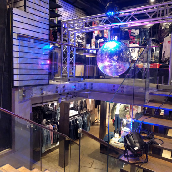 Utleie av stor discokule i Oslo og omegn | Vi leier også ut lyd og lys